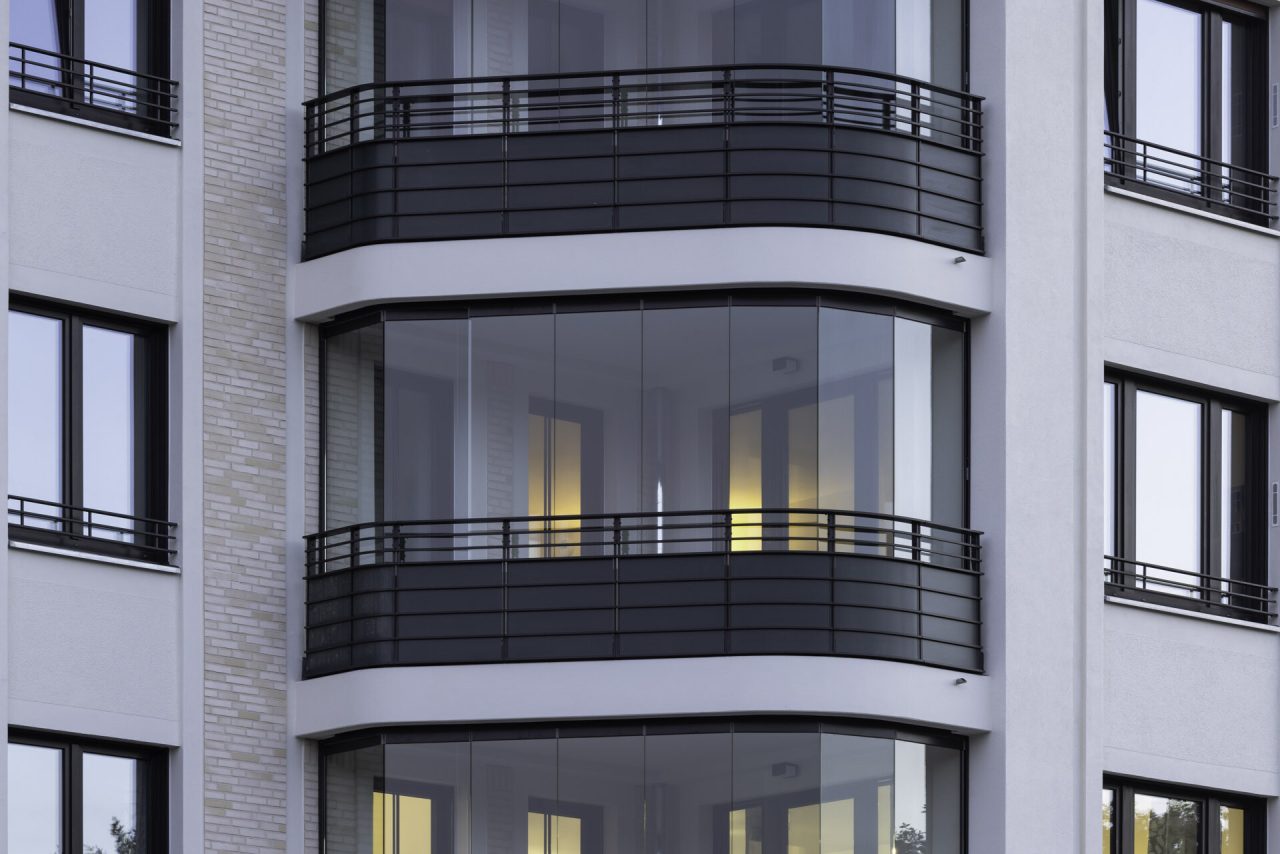 Protect Your Balcony from Rain - CLEAR EDGE GLASS